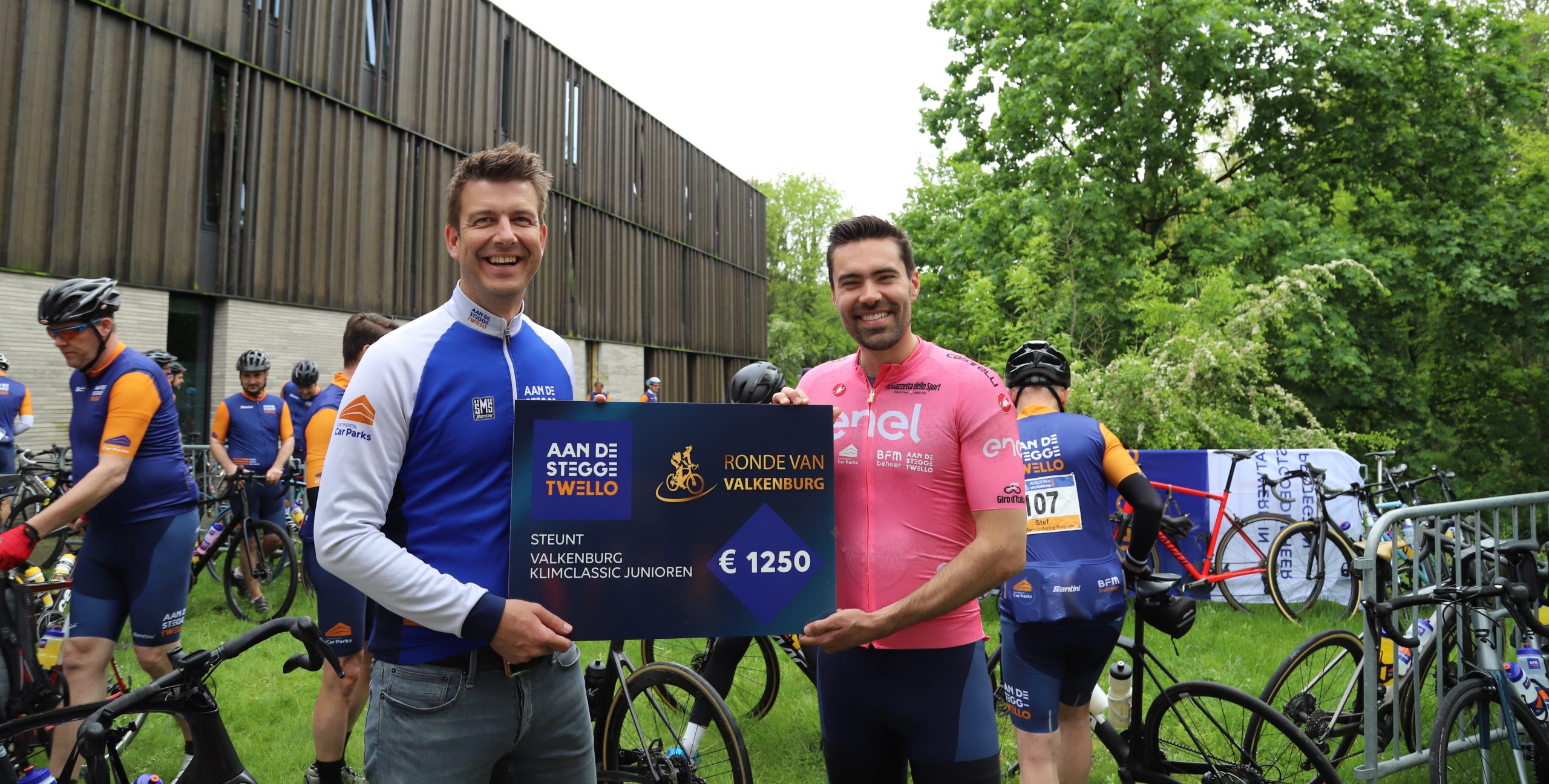 Dumoulin ontvangt cheque voor juniorenkoers | Limburg Cycling