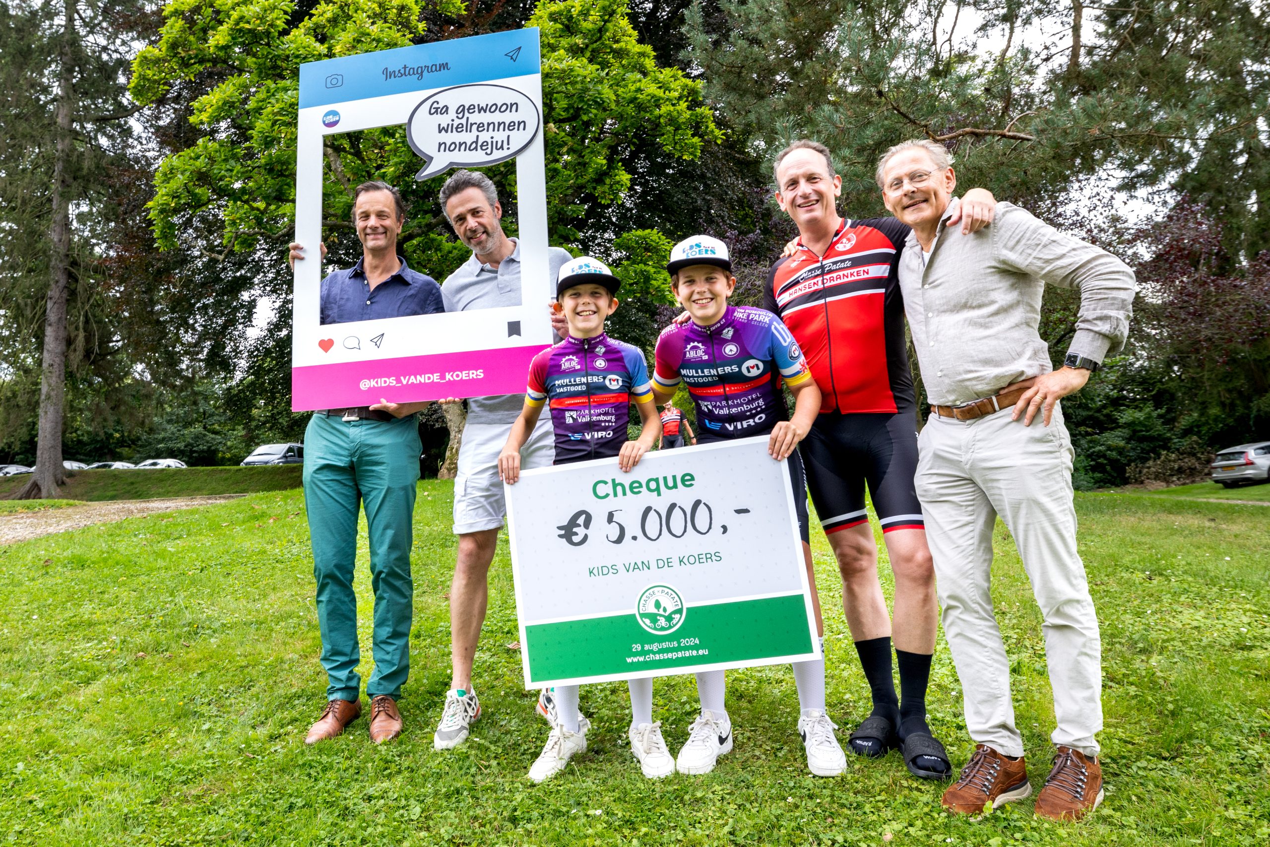 Prachtige cheque voor Kids van de Koers | Limburg Cycling